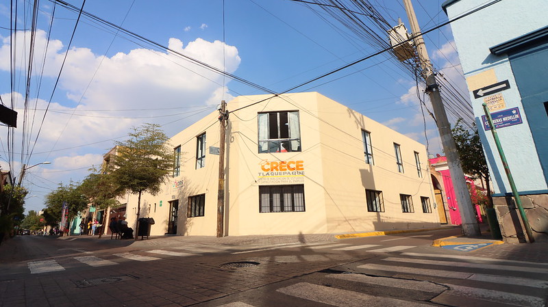 La alcaldesa de Tlaquepaque Citlalli Amaya, en compañía de la Diputada María Elena Limón ...