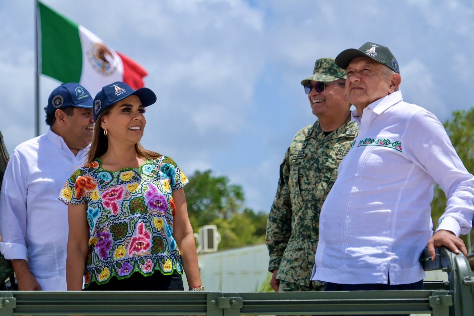 AMLO supervisa construcción del Tren Maya y la construcción del Aeropuerto Internacional de Tulum