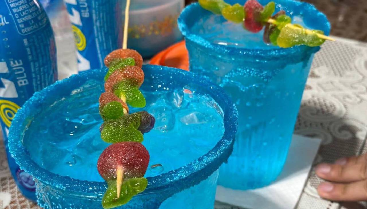 Viral: Alertan por consumo de micheladas con gomitas y botana